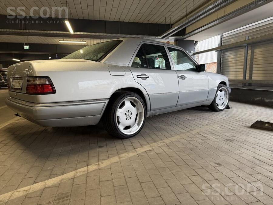 Grey Mercedes-Benz E 220 1993 in Riga, with an engine capacity of 2.20 L and mileage of 249 thousand km for 7880 €, photo 5 on AUTOMOTO.COM.LV