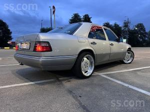 Grey Mercedes-Benz E 220 1993 in Riga, with an engine capacity of 2.20 L and mileage of 249 thousand km for 7880 €, photo 8 on AUTOMOTO.COM.LV