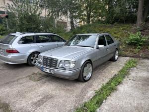 Grey Mercedes-Benz E 220 1993 in Riga, with an engine capacity of 2.20 L and mileage of 249 thousand km for 7880 €, photo 9 on AUTOMOTO.COM.LV