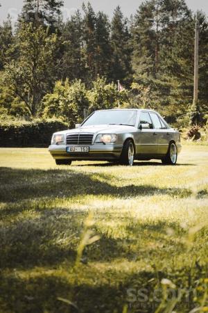 Grey Mercedes-Benz E 220 1993 in Riga, with an engine capacity of 2.20 L and mileage of 249 thousand km for 7880 €, photo 10 on AUTOMOTO.COM.LV