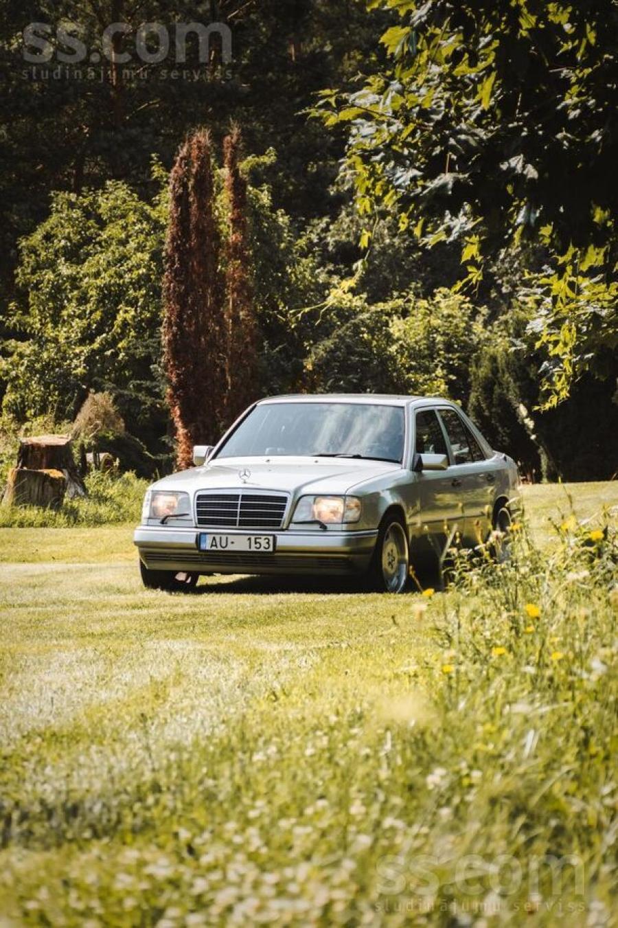 Grey Mercedes-Benz E 220 1993 in Riga, with an engine capacity of 2.20 L and mileage of 249 thousand km for 7880 €, photo 11 on AUTOMOTO.COM.LV