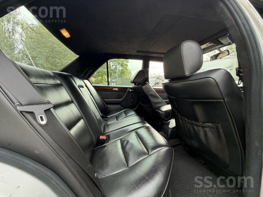 Grey Mercedes-Benz E 220 1993 in Riga, with an engine capacity of 2.20 L and mileage of 249 thousand km for 7880 €, photo 13 on AUTOMOTO.COM.LV