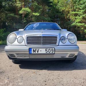 Grey Mercedes-Benz E 220 1996 in Liepaja, with an engine capacity of 2.20 L and mileage of 399 thousand km for 1000 €, photo 3 on AUTOMOTO.COM.LV