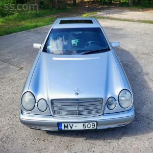 Grey Mercedes-Benz E 220 1996 in Liepaja, with an engine capacity of 2.20 L and mileage of 399 thousand km for 1000 €, photo 4 on AUTOMOTO.COM.LV