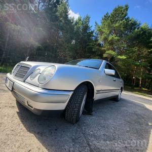 Grey Mercedes-Benz E 220 1996 in Liepaja, with an engine capacity of 2.20 L and mileage of 399 thousand km for 1000 €, photo 5 on AUTOMOTO.COM.LV