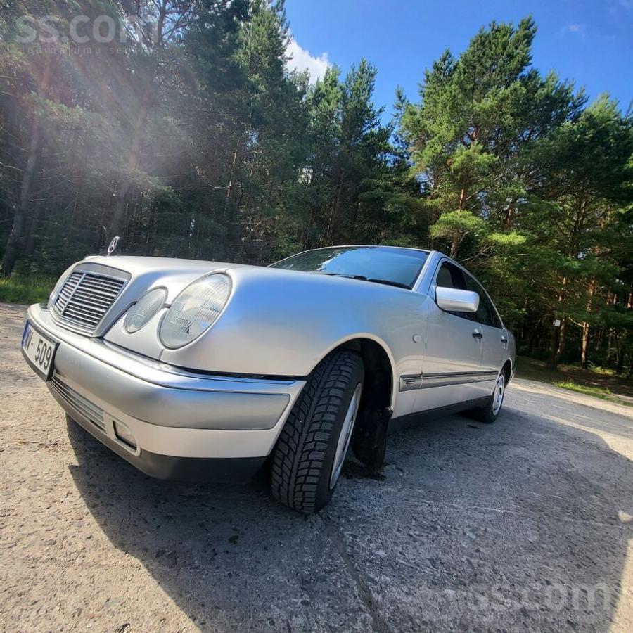 Grey Mercedes-Benz E 220 1996 in Liepaja, with an engine capacity of 2.20 L and mileage of 399 thousand km for 1000 €, photo 5 on AUTOMOTO.COM.LV