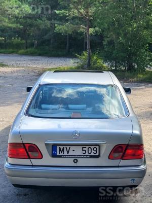 Grey Mercedes-Benz E 220 1996 in Liepaja, with an engine capacity of 2.20 L and mileage of 399 thousand km for 1000 €, photo 6 on AUTOMOTO.COM.LV