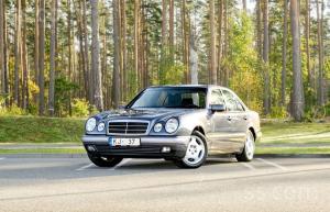 Pelēks Mercedes-Benz E 220 1996 Rīga, ar dzinēja tilpumu 2.20 L un nobraukumu 124 tūkst. km par 6590 €, foto  vietnē AUTOMOTO.COM.LV