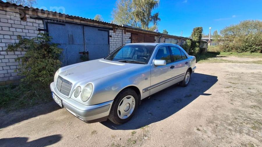 Grey Mercedes-Benz E 220 1997 in Riga, with an engine capacity of 2.20 L and mileage of 335 thousand km for 3000 €, photo 5 on AUTOMOTO.COM.LV