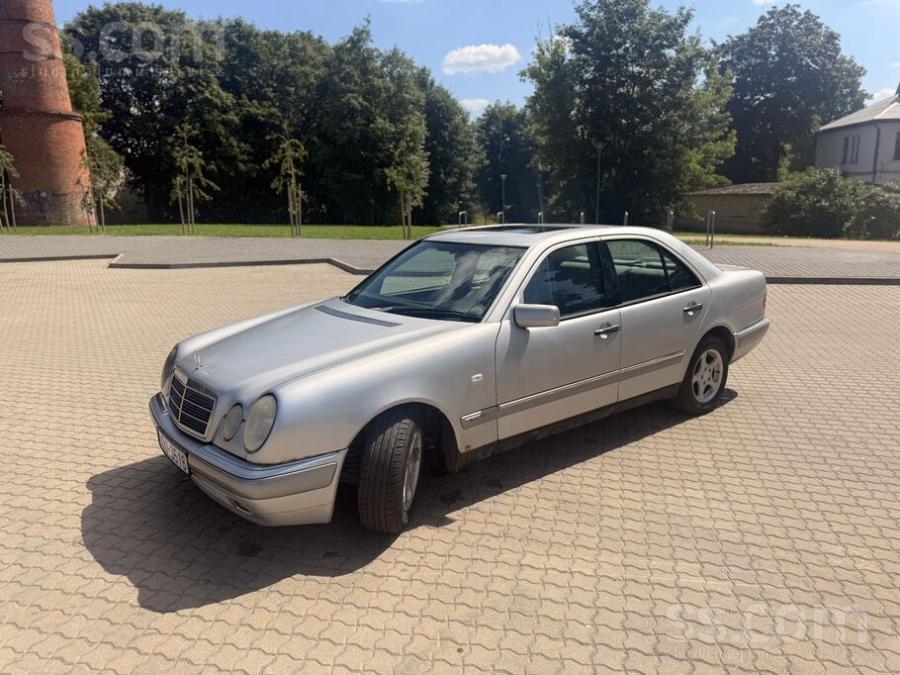 Pelēks Mercedes-Benz E 220 1999 Saldus, ar dzinēja tilpumu 2.20 L un nobraukumu 119 tūkst. km par 2550 €, foto 1 vietnē AUTOMOTO.COM.LV