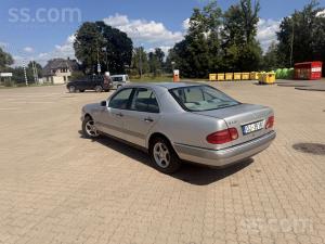 Pelēks Mercedes-Benz E 220 1999 Saldus, ar dzinēja tilpumu 2.20 L un nobraukumu 119 tūkst. km par 2550 €, foto 3 vietnē AUTOMOTO.COM.LV