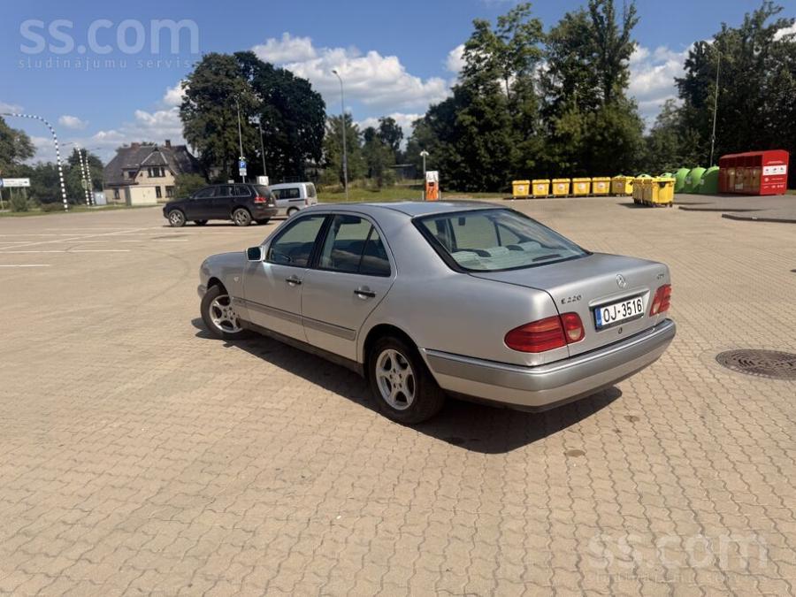 Pelēks Mercedes-Benz E 220 1999 Saldus, ar dzinēja tilpumu 2.20 L un nobraukumu 119 tūkst. km par 2550 €, foto 3 vietnē AUTOMOTO.COM.LV