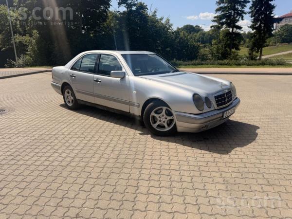 Серый Мерседес E 220 1999 в Салдус, объемом двигателя 2.20 л и пробегом 119 тыс. км за 2550 €, фото 4 на AUTOMOTO.COM.LV