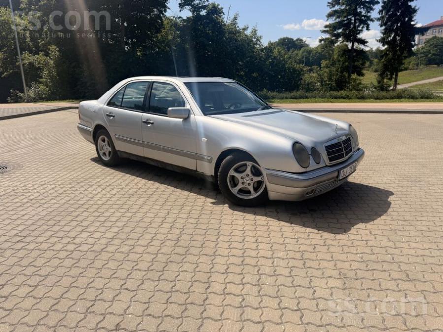 Pelēks Mercedes-Benz E 220 1999 Saldus, ar dzinēja tilpumu 2.20 L un nobraukumu 119 tūkst. km par 2550 €, foto 5 vietnē AUTOMOTO.COM.LV