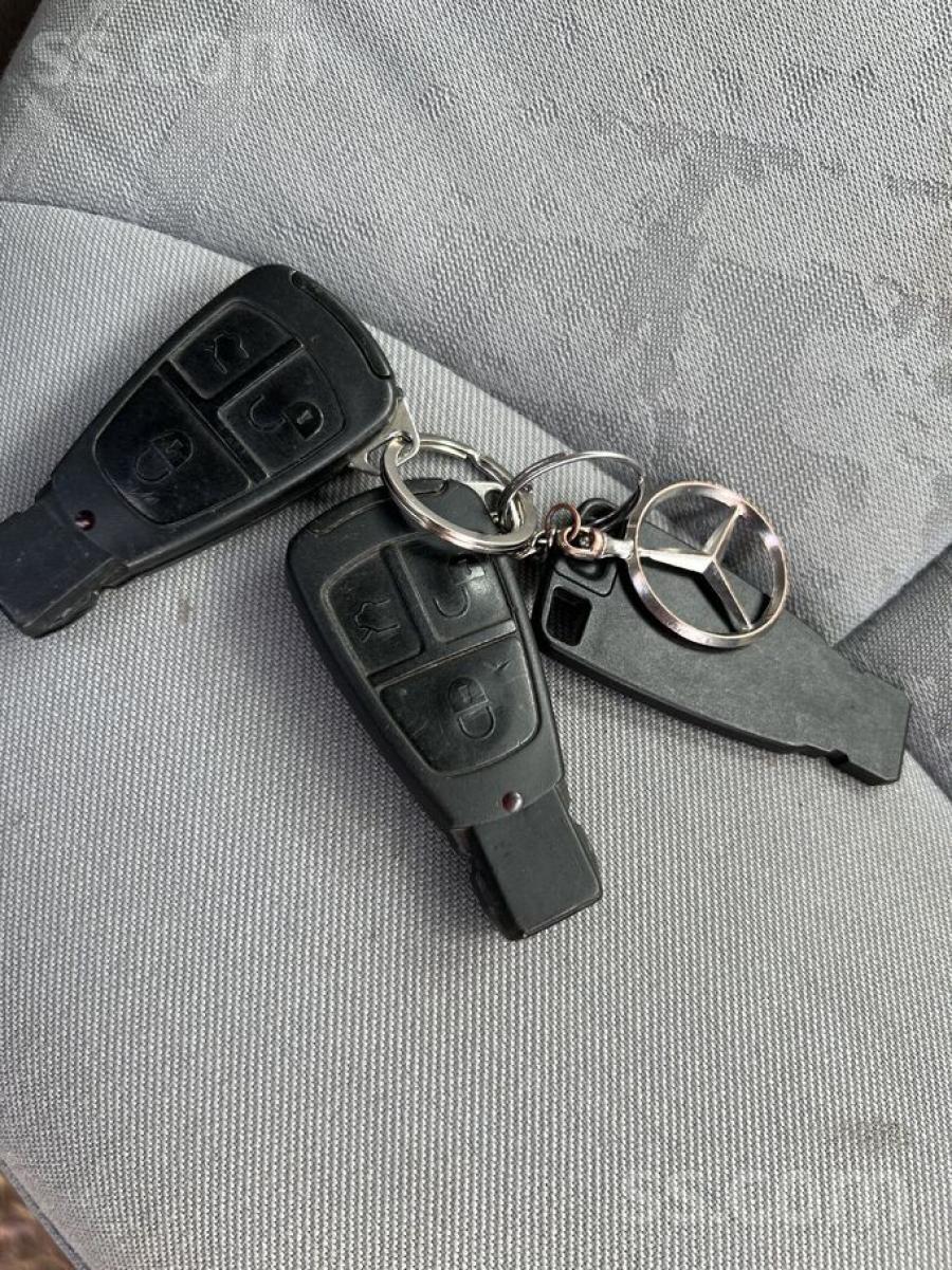 Pelēks Mercedes-Benz E 220 1999 Saldus, ar dzinēja tilpumu 2.20 L un nobraukumu 119 tūkst. km par 2550 €, foto 7 vietnē AUTOMOTO.COM.LV