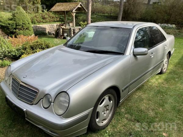 Pelēks Mercedes-Benz E 220 2002 Rīga, ar dzinēja tilpumu 2.20 L un nobraukumu 286 tūkst. km par 2450 €, foto 1 vietnē AUTOMOTO.COM.LV