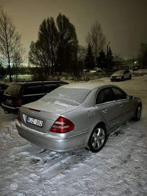 Grey Mercedes-Benz E 220 2002 in Rokiskis, with an engine capacity of 2.15 L and mileage of 440 thousand km for 1000 €, photo 2 on AUTOMOTO.COM.LV