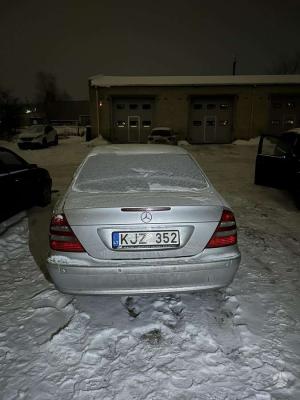 Grey Mercedes-Benz E 220 2002 in Rokiskis, with an engine capacity of 2.15 L and mileage of 440 thousand km for 1000 €, photo 4 on AUTOMOTO.COM.LV