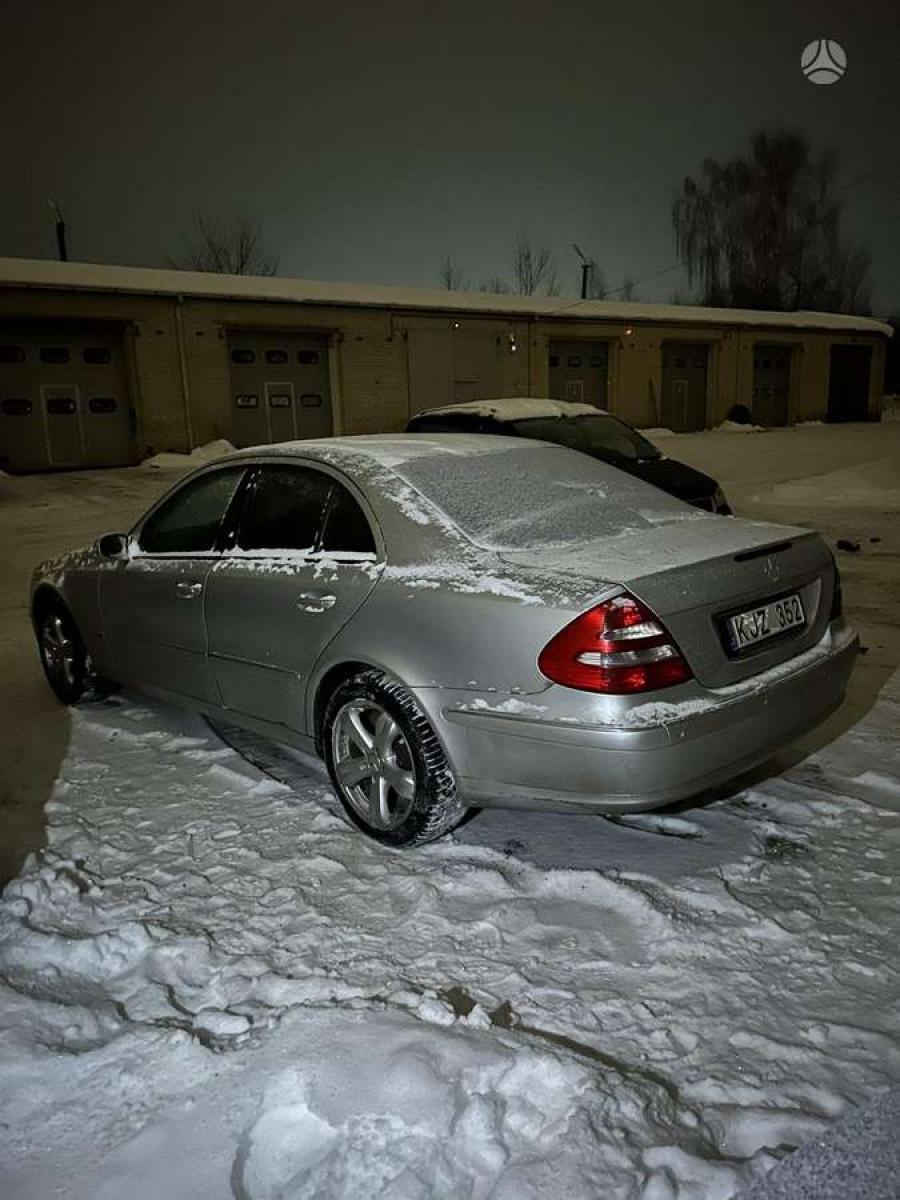Grey Mercedes-Benz E 220 2002 in Rokiskis, with an engine capacity of 2.15 L and mileage of 440 thousand km for 1000 €, photo 5 on AUTOMOTO.COM.LV