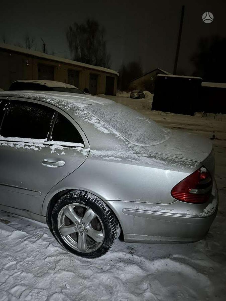 Grey Mercedes-Benz E 220 2002 in Rokiskis, with an engine capacity of 2.15 L and mileage of 440 thousand km for 1000 €, photo 6 on AUTOMOTO.COM.LV