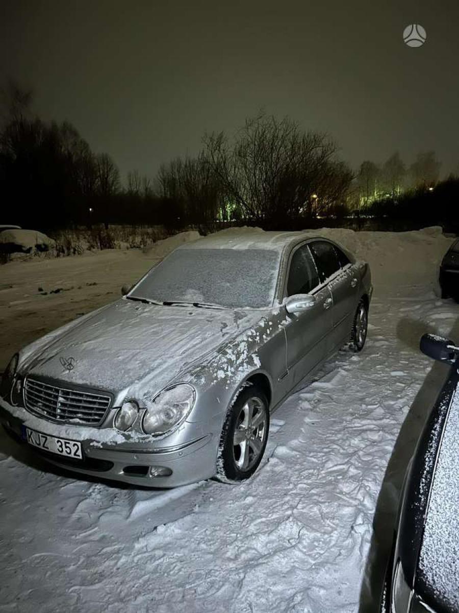 Grey Mercedes-Benz E 220 2002 in Rokiskis, with an engine capacity of 2.15 L and mileage of 440 thousand km for 1000 €, photo 9 on AUTOMOTO.COM.LV