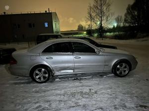 Grey Mercedes-Benz E 220 2002 in Rokiskis, with an engine capacity of 2.15 L and mileage of 440 thousand km for 1000 €, photo 12 on AUTOMOTO.COM.LV