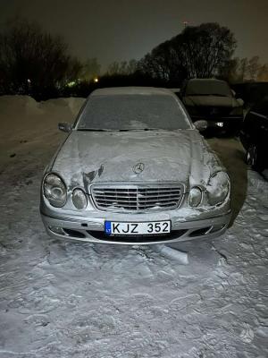 Grey Mercedes-Benz E 220 2002 in Rokiskis, with an engine capacity of 2.15 L and mileage of 440 thousand km for 1000 €, photo 15 on AUTOMOTO.COM.LV