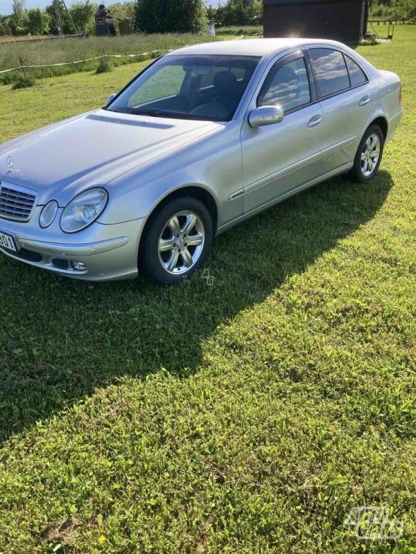 Grey Mercedes-Benz E 220 2002 in Marijampole, with an engine capacity of 2.10 L and mileage of 325 thousand km for 3500 €, photo 3 on AUTOMOTO.COM.LV