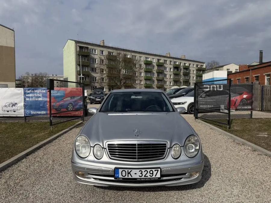Серый Мерседес E 220 2002 в Вентспилс, объемом двигателя 2.20 л и пробегом 316 тыс. км за 1700 €, фото 3 на AUTOMOTO.COM.LV