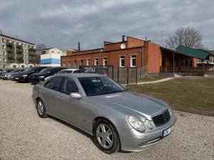 Серый Мерседес E 220 2002 в Вентспилс, объемом двигателя 2.20 л и пробегом 316 тыс. км за 1700 €, фото 4 на AUTOMOTO.COM.LV