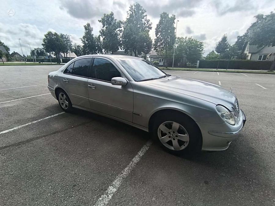 Серый Мерседес E 220 2002 в Скуодас, объемом двигателя 2.15 л и пробегом 316 тыс. км за 1550 €, фото 3 на AUTOMOTO.COM.LV