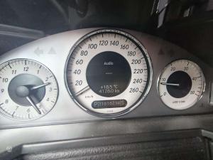 Серый Мерседес E 220 2002 в Скуодас, объемом двигателя 2.15 л и пробегом 316 тыс. км за 1550 €, фото 8 на AUTOMOTO.COM.LV