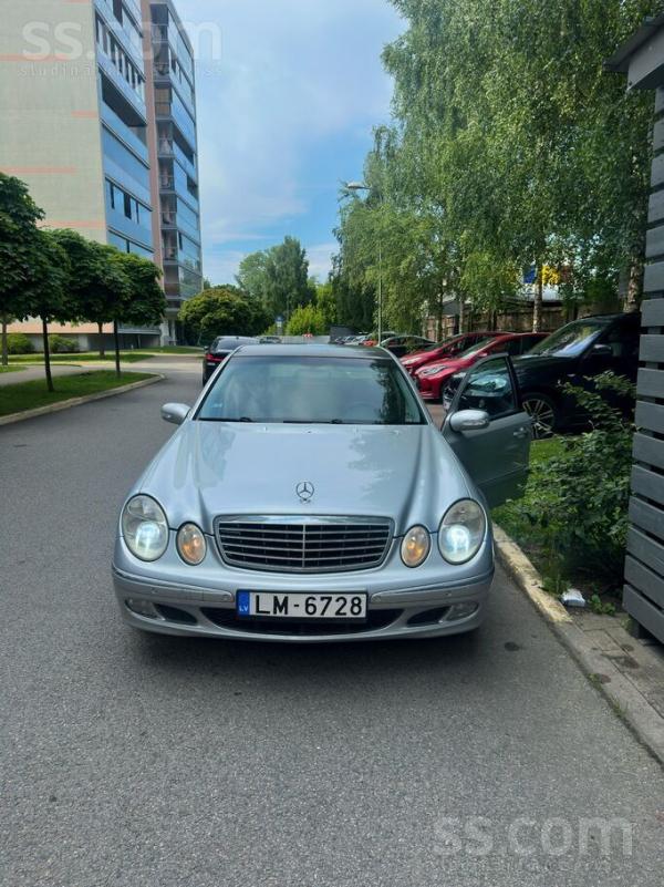 Grey Mercedes-Benz E 220 2002 in Riga, with an engine capacity of 2.20 L and mileage of 318 thousand km for 2200 €, photo 1 on AUTOMOTO.COM.LV