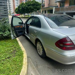 Pelēks Mercedes-Benz E 220 2002 Rīga, ar dzinēja tilpumu 2.20 L un nobraukumu 318 tūkst. km par 2200 €, foto 5 vietnē AUTOMOTO.COM.LV