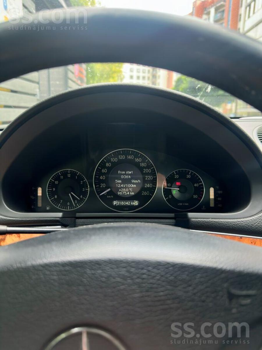 Pelēks Mercedes-Benz E 220 2002 Rīga, ar dzinēja tilpumu 2.20 L un nobraukumu 318 tūkst. km par 2200 €, foto 7 vietnē AUTOMOTO.COM.LV