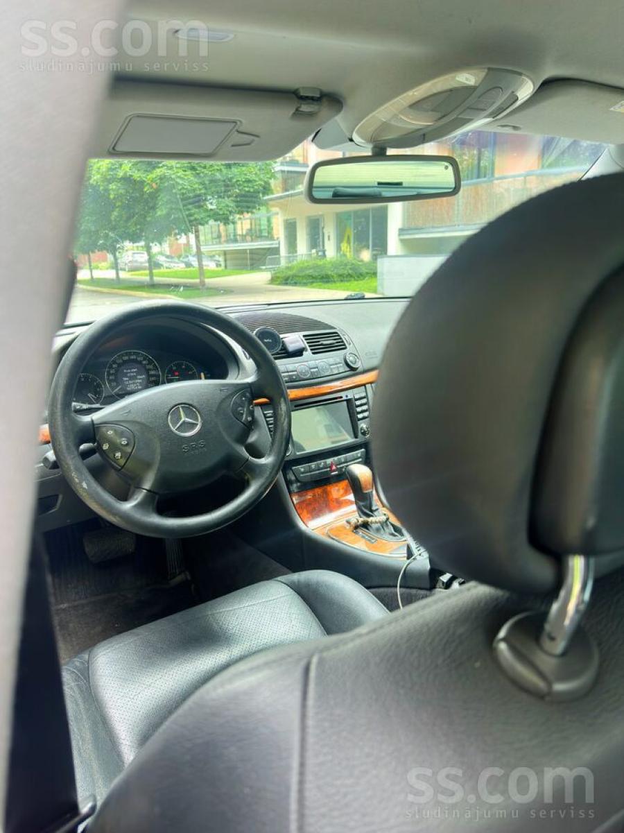 Pelēks Mercedes-Benz E 220 2002 Rīga, ar dzinēja tilpumu 2.20 L un nobraukumu 318 tūkst. km par 2200 €, foto 8 vietnē AUTOMOTO.COM.LV