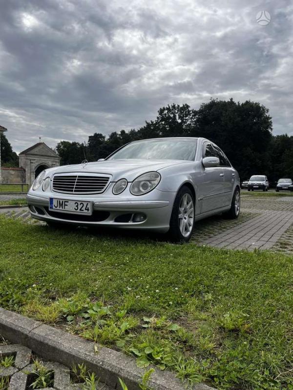 Серый Мерседес E 220 2002 в Каунас, объемом двигателя 2.15 л и пробегом 375 тыс. км за 1550 €, фото 1 на AUTOMOTO.COM.LV