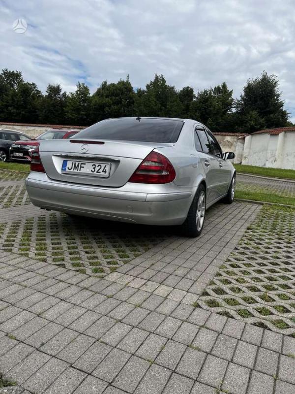 Серый Мерседес E 220 2002 в Каунас, объемом двигателя 2.15 л и пробегом 375 тыс. км за 1550 €, фото 5 на AUTOMOTO.COM.LV