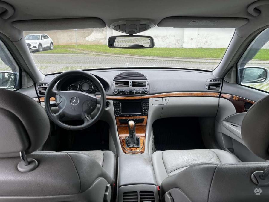 Серый Мерседес E 220 2002 в Каунас, объемом двигателя 2.15 л и пробегом 375 тыс. км за 1550 €, фото 12 на AUTOMOTO.COM.LV