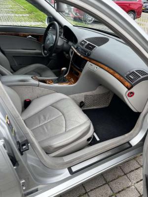 Серый Мерседес E 220 2002 в Каунас, объемом двигателя 2.15 л и пробегом 375 тыс. км за 1550 €, фото 17 на AUTOMOTO.COM.LV
