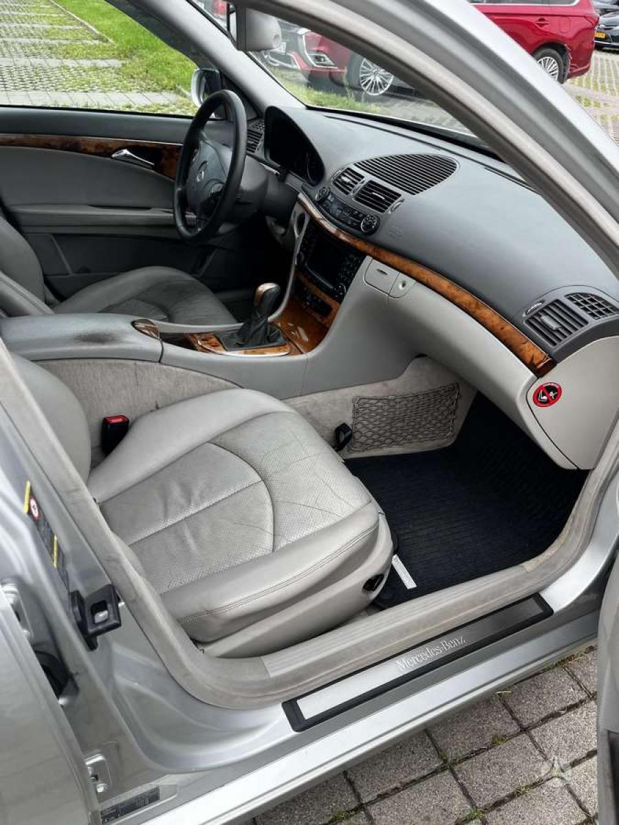Серый Мерседес E 220 2002 в Каунас, объемом двигателя 2.15 л и пробегом 375 тыс. км за 1550 €, фото 17 на AUTOMOTO.COM.LV