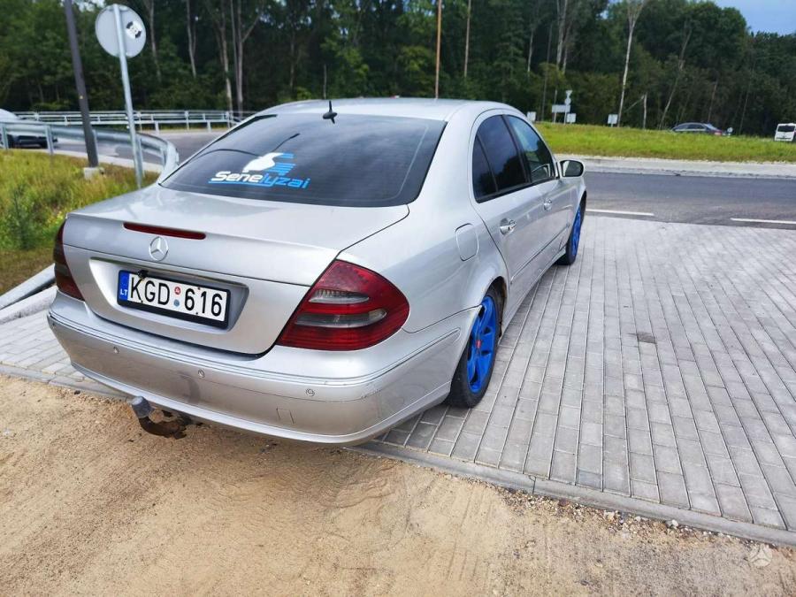 Серый Мерседес E 220 2002 в Каунас, объемом двигателя 2.15 л и пробегом 339 тыс. км за 1800 €, фото 6 на AUTOMOTO.COM.LV
