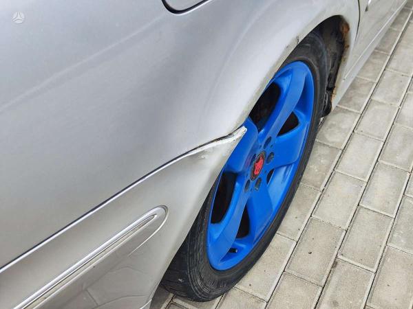 Pelēks Mercedes-Benz E 220 2002 Kauņa, ar dzinēja tilpumu 2.15 L un nobraukumu 339 tūkst. km par 1800 €, foto 10 vietnē AUTOMOTO.COM.LV
