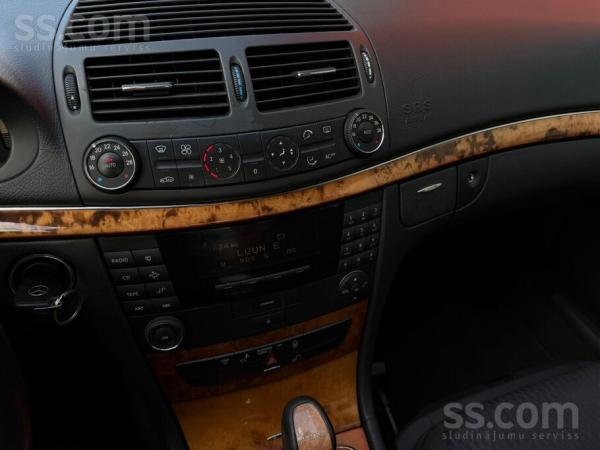 Pelēks Mercedes-Benz E 220 2002 Rīga, ar dzinēja tilpumu 2.20 L un nobraukumu 269 tūkst. km par 1500 €, foto 7 vietnē AUTOMOTO.COM.LV