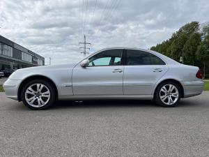 Pelēks Mercedes-Benz E 220 2002 Narva, ar dzinēja tilpumu 2.10 L un nobraukumu 429 tūkst. km par 2499 €, foto 5 vietnē AUTOMOTO.COM.LV