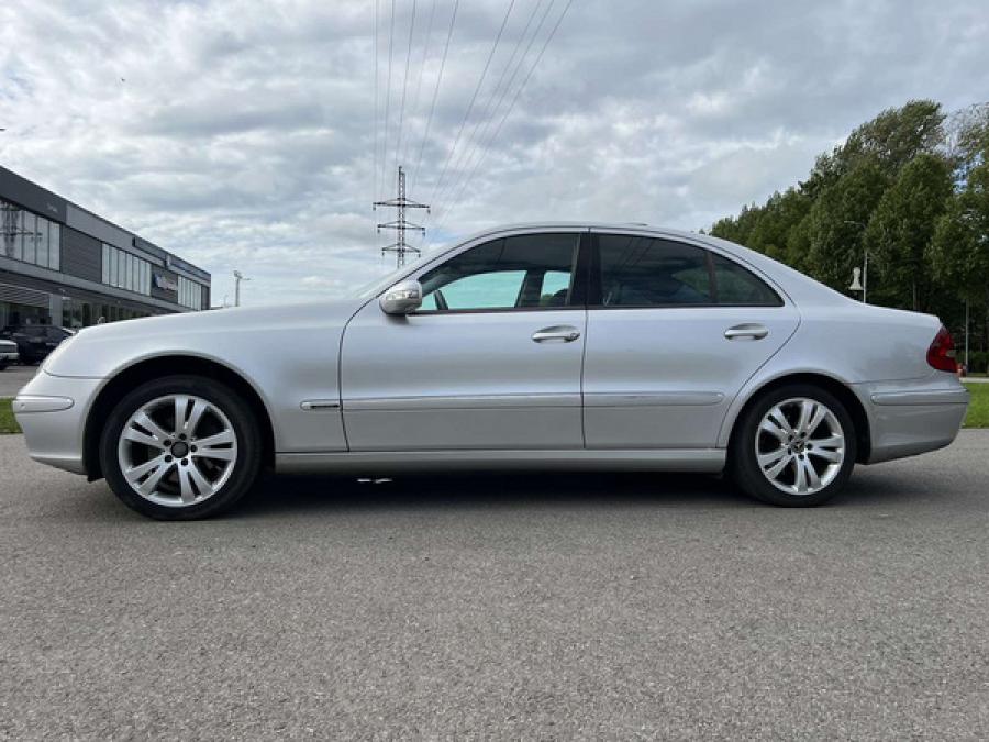 Pelēks Mercedes-Benz E 220 2002 Narva, ar dzinēja tilpumu 2.10 L un nobraukumu 429 tūkst. km par 2499 €, foto 5 vietnē AUTOMOTO.COM.LV