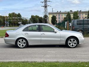 Pelēks Mercedes-Benz E 220 2002 Narva, ar dzinēja tilpumu 2.10 L un nobraukumu 429 tūkst. km par 2499 €, foto 6 vietnē AUTOMOTO.COM.LV