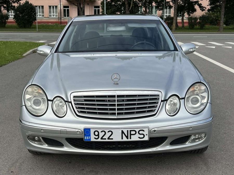 Pelēks Mercedes-Benz E 220 2002 Narva, ar dzinēja tilpumu 2.10 L un nobraukumu 429 tūkst. km par 2499 €, foto 14 vietnē AUTOMOTO.COM.LV