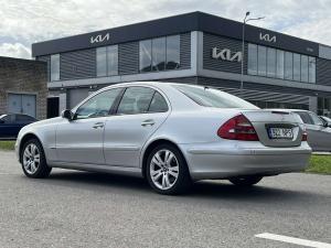 Pelēks Mercedes-Benz E 220 2002 Narva, ar dzinēja tilpumu 2.10 L un nobraukumu 429 tūkst. km par 2499 €, foto 17 vietnē AUTOMOTO.COM.LV