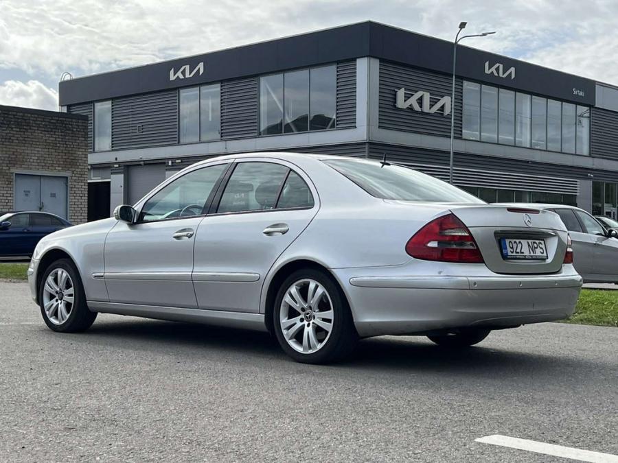 Pelēks Mercedes-Benz E 220 2002 Narva, ar dzinēja tilpumu 2.10 L un nobraukumu 429 tūkst. km par 2499 €, foto 17 vietnē AUTOMOTO.COM.LV